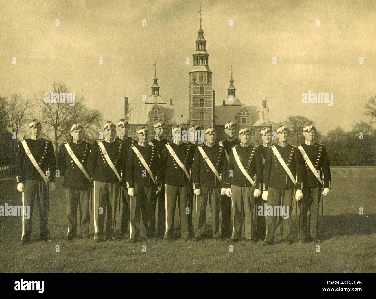 The royal guards hi-res stock photography and images - Alamy