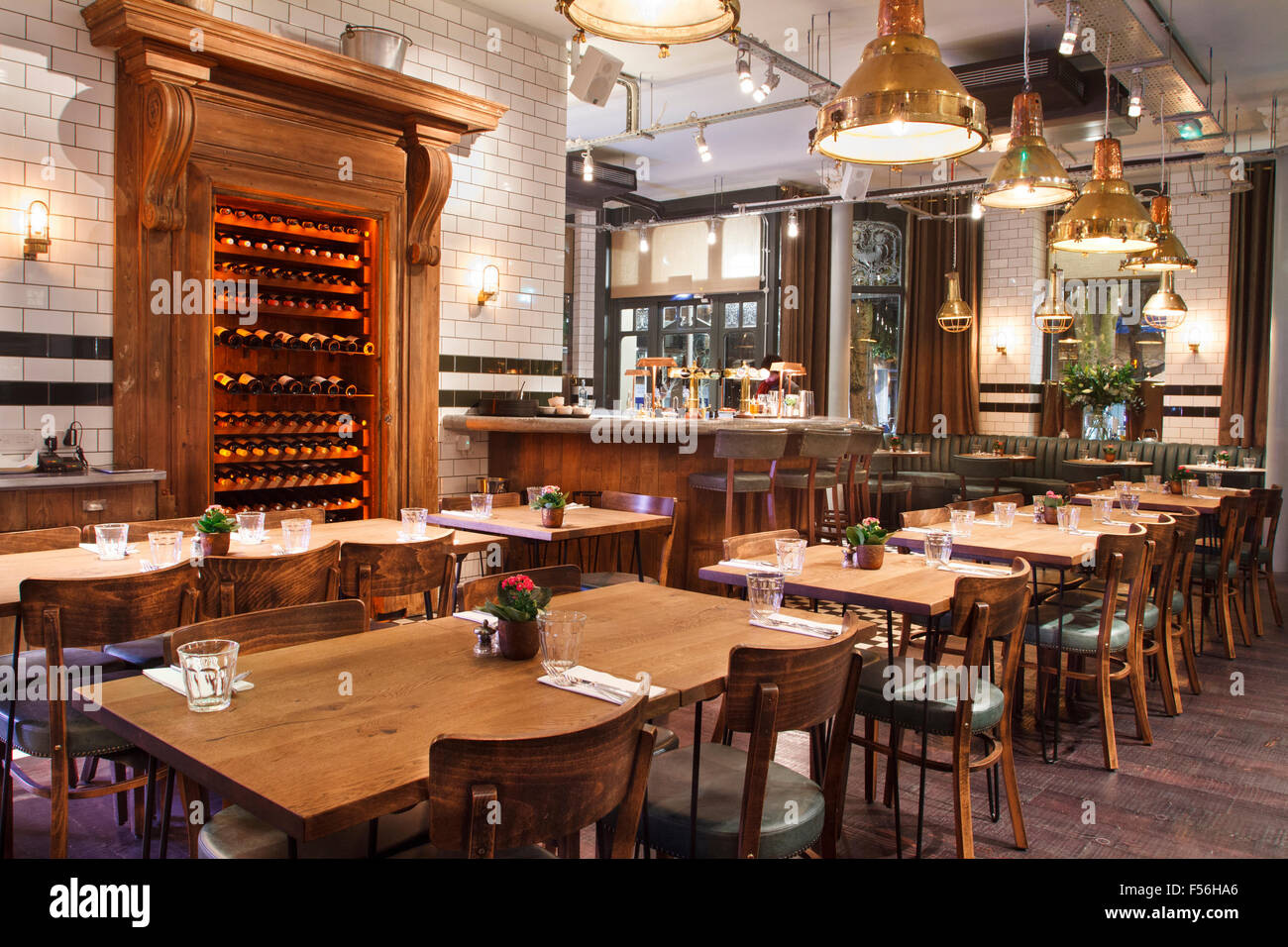 Posh restaurant interior hi-res stock photography and images - Alamy