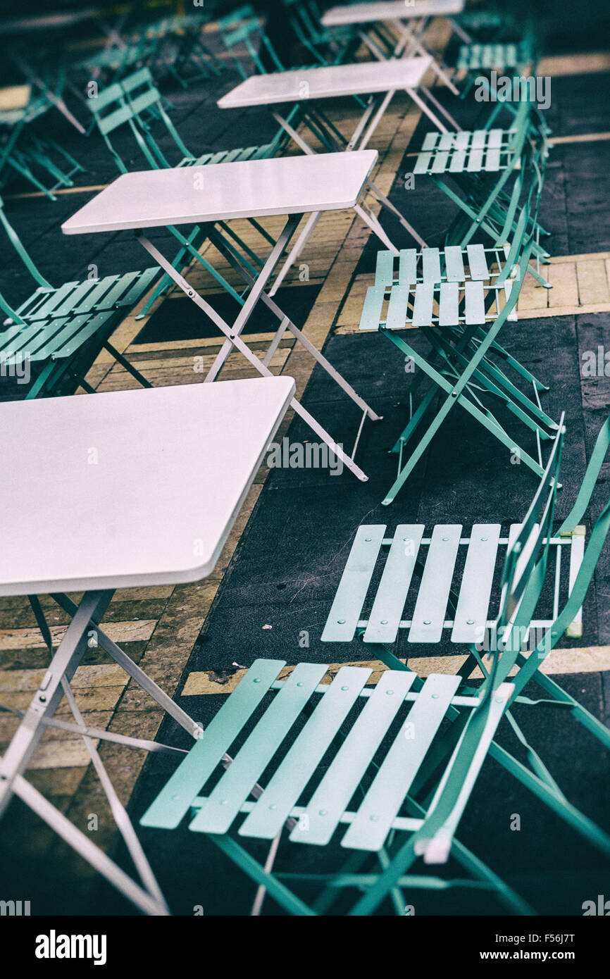 Waiting at tables hi-res stock photography and images - Alamy