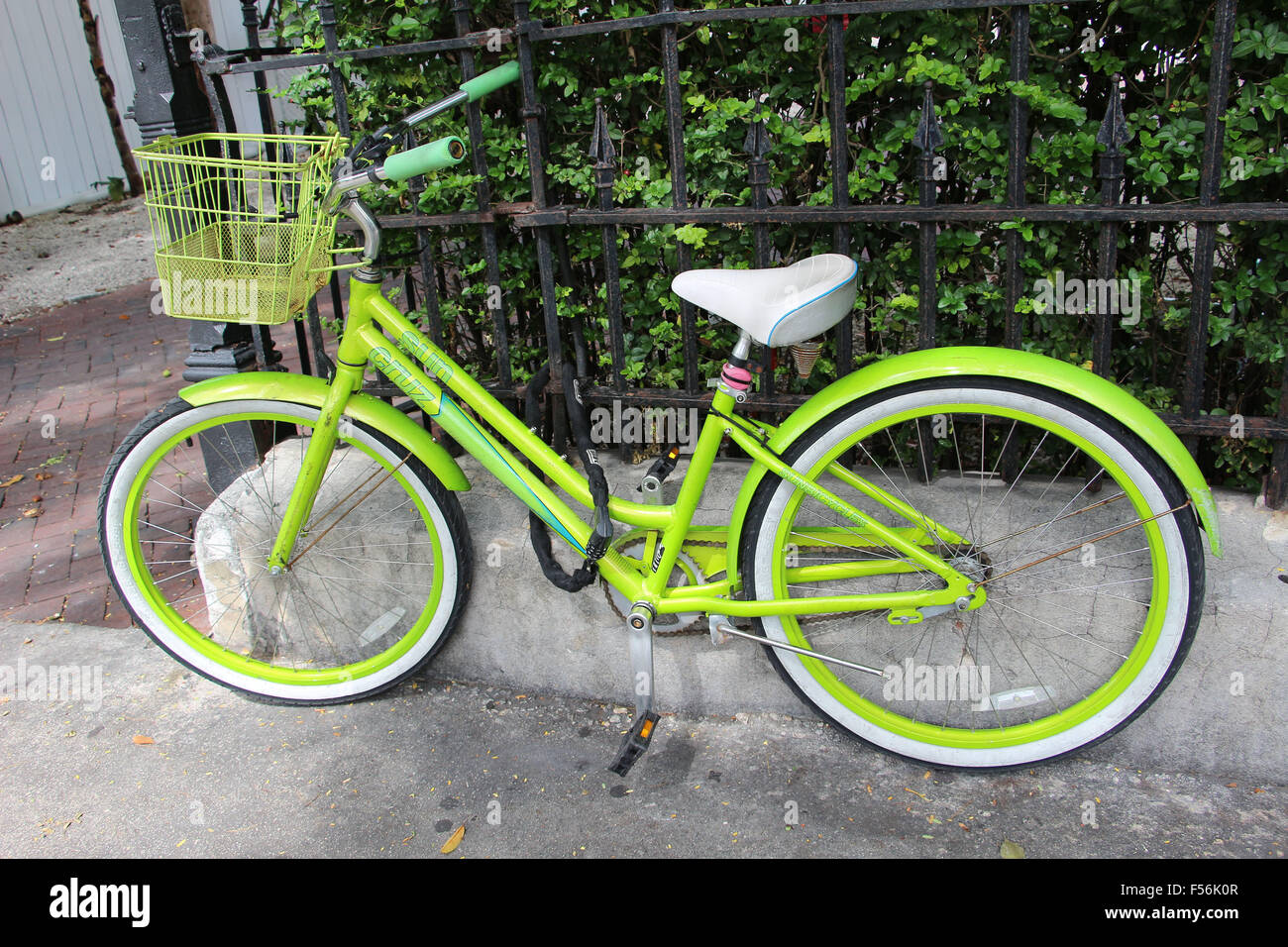 Bike sidewalk hi-res stock photography and images - Alamy