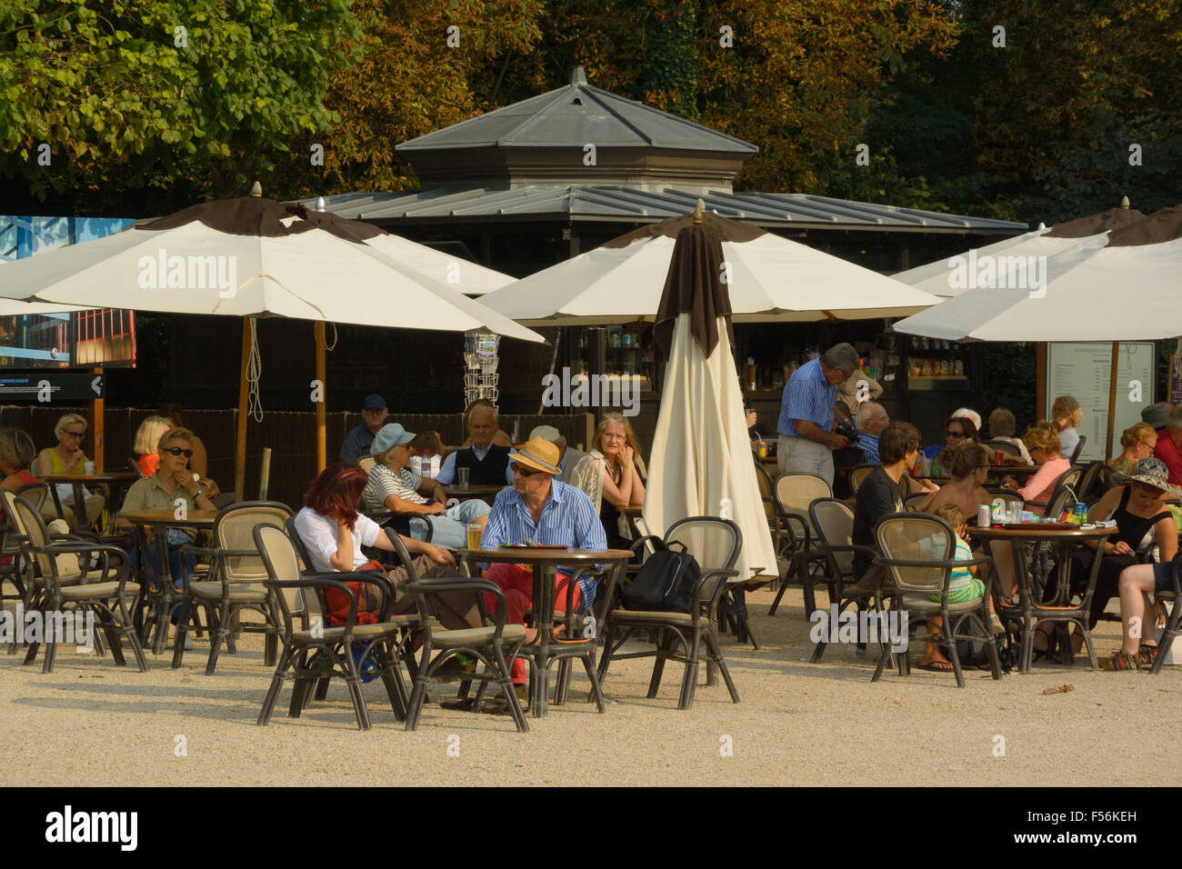 French garden tables hi-res stock photography and images - Alamy