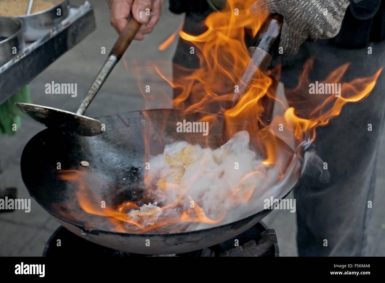 Chef restaurant kitchen flame hi-res stock photography and images - Alamy