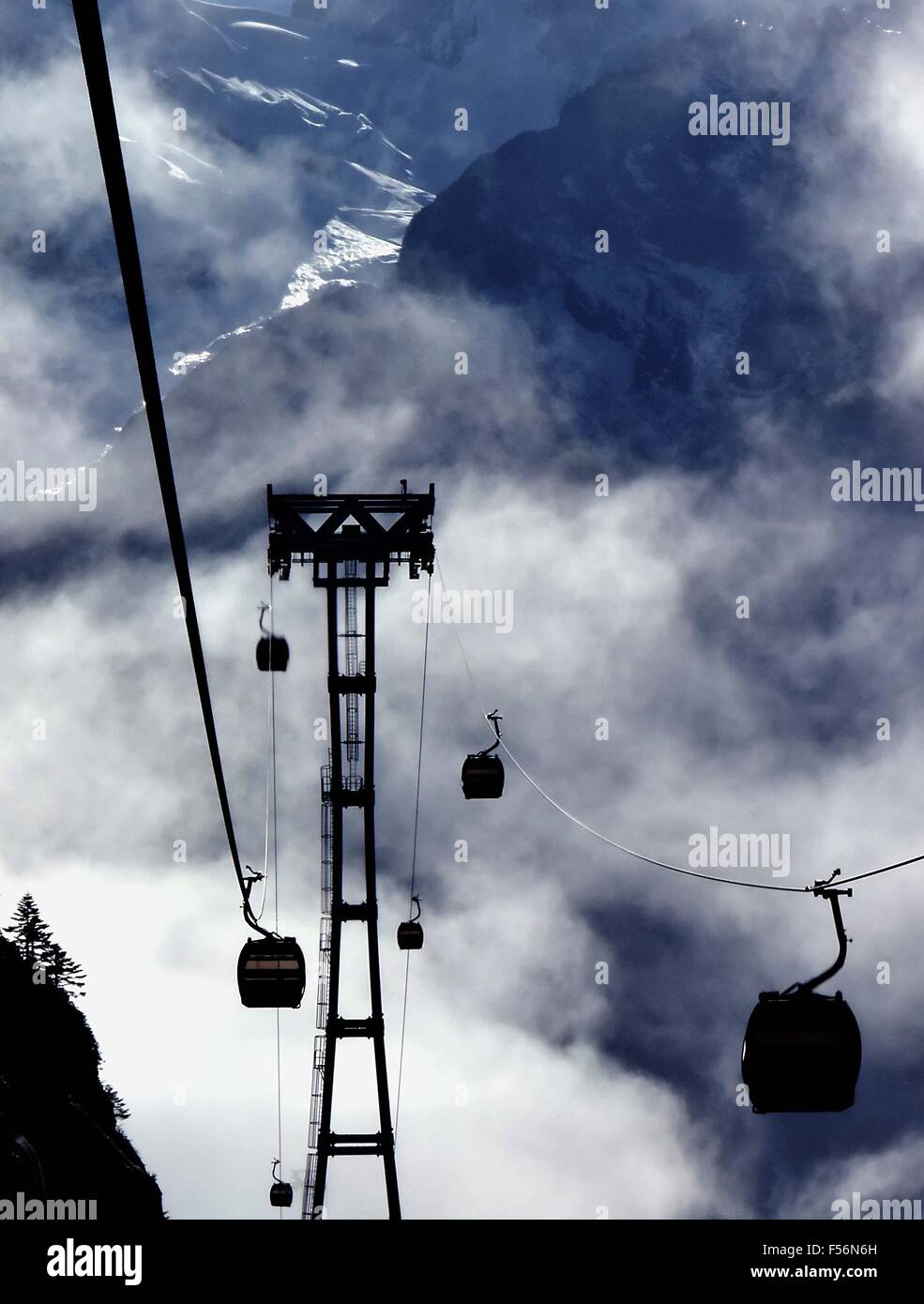 Cable gully hi-res stock photography and images - Alamy