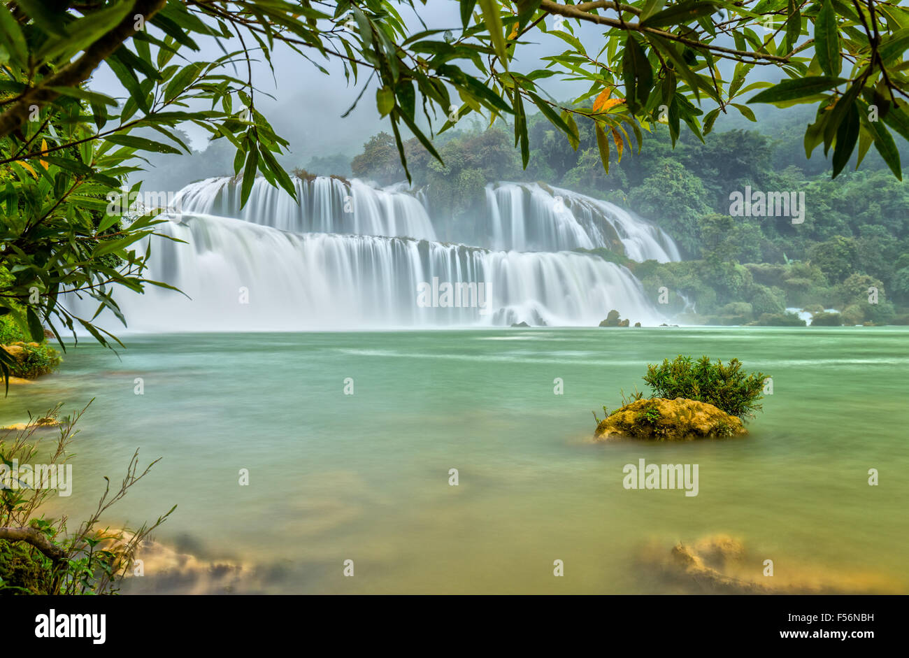 Lonely island the Ban Gioc waterfall Stock Photo - Alamy
