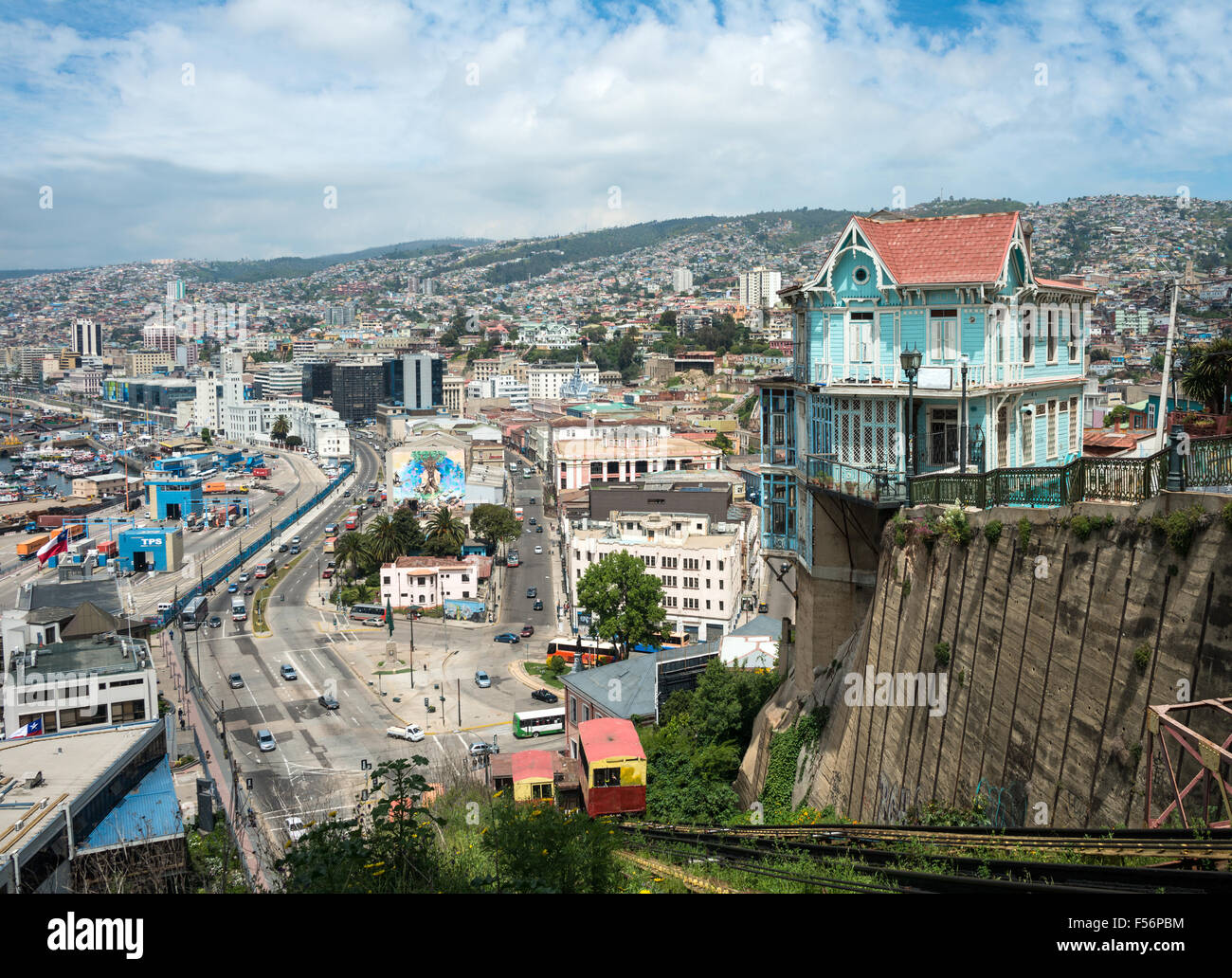 Valparaiso funicular unesco hi-res stock photography and images - Alamy