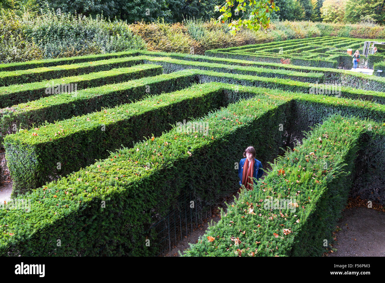 VIENNA, AUSTRIA - SEPTEMBER 29, 2015: tourists in green maze of Schloss ...
