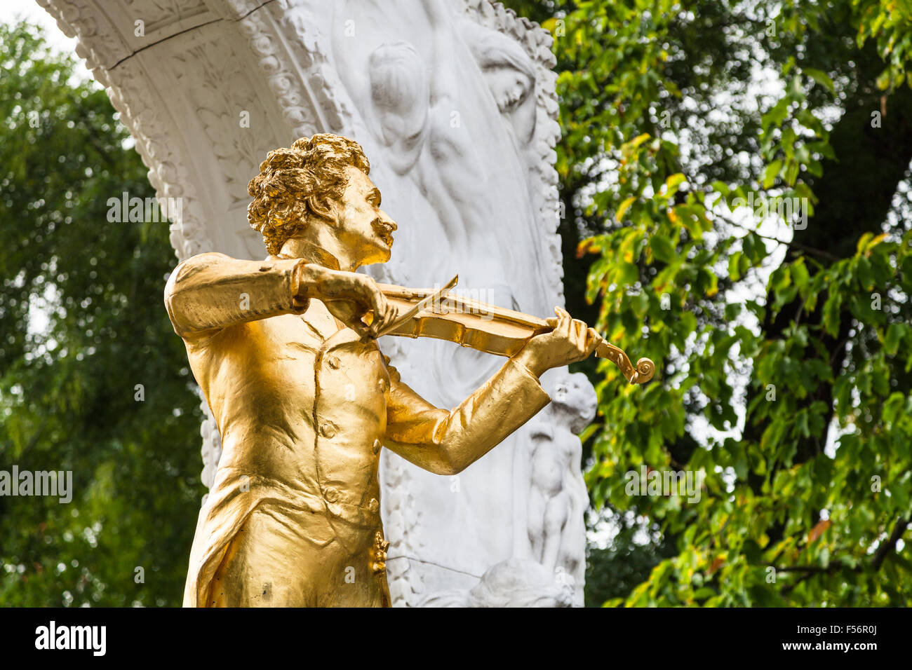 Golden statue of strauss hi-res stock photography and images - Alamy