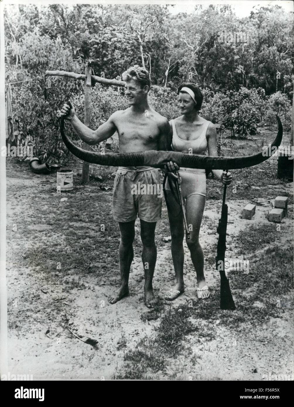 1952 - Photo Shows Mr. Meek Meeskins and his wife Margaret pose with ...