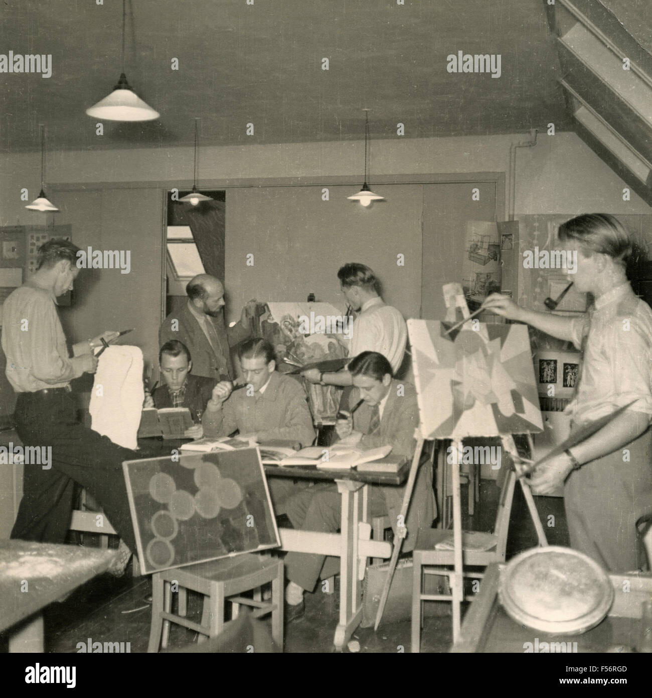 Artists with work hi-res stock photography and images - Alamy