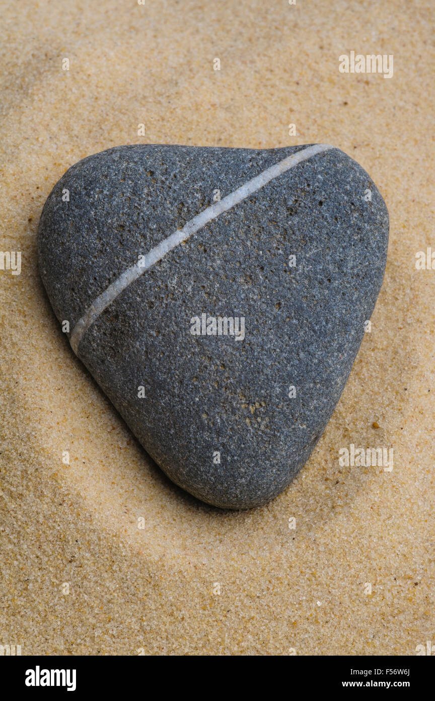 Heart shaped stone pebble hi-res stock photography and images - Alamy