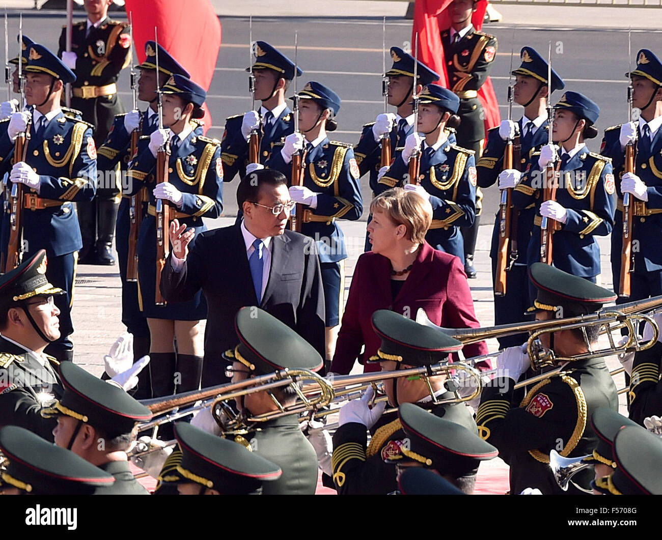 Beijing, China. 29th Oct, 2015. Chinese Premier Li Keqiang holds a ...