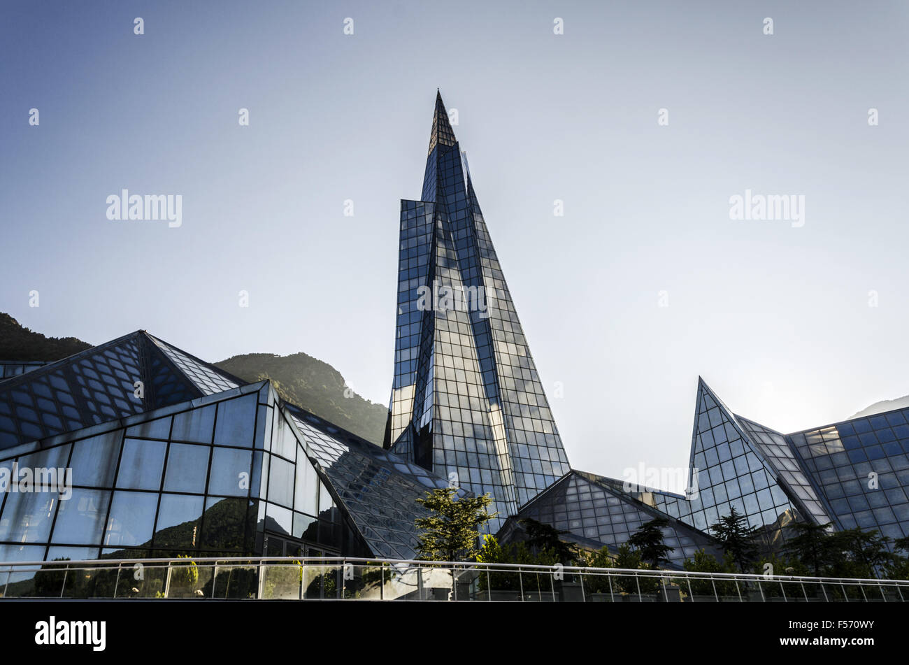 Amazing glass building in France with beautiful architecture and ...