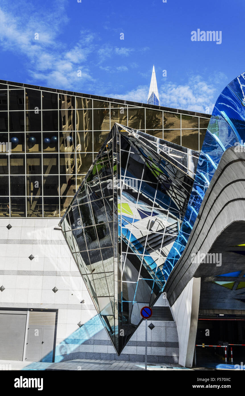 Amazing glass building in France with beautiful architecture and ...