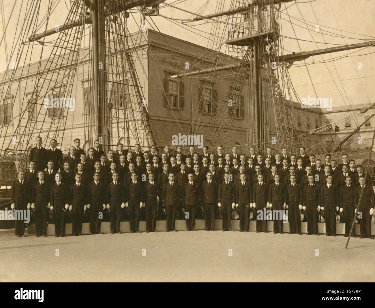 Sailing school ship hi-res stock photography and images - Alamy