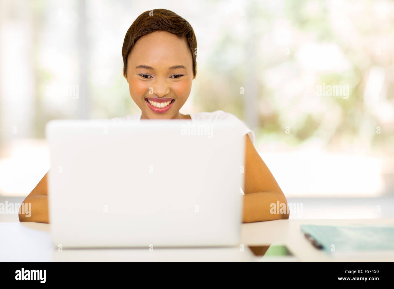 beautiful black woman using laptop computer Stock Photo - Alamy