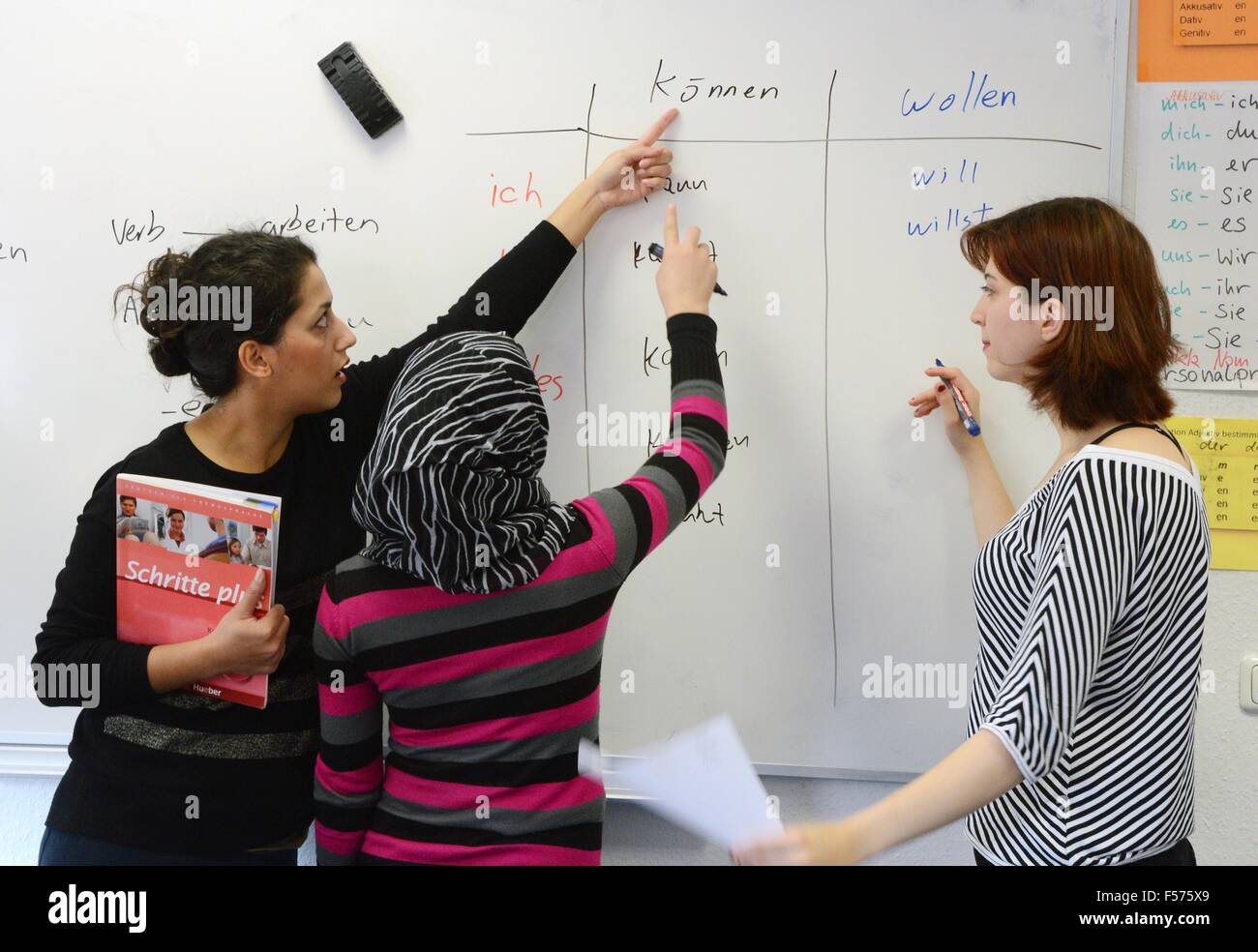 Stand with iranian women hi-res stock photography and images - Alamy