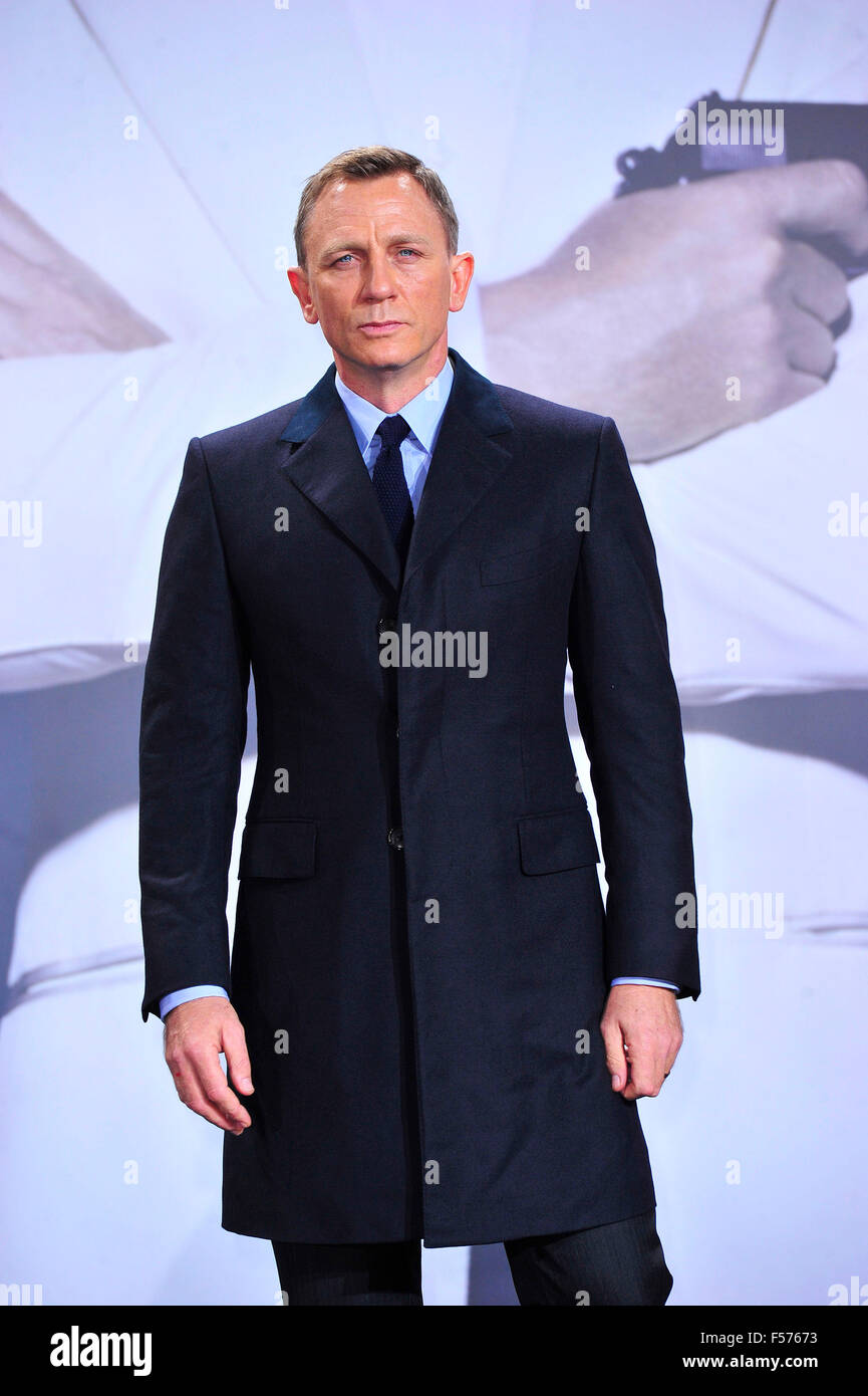 Berlin, Germany. 28th Oct, 2015. Daniel Craig arriving at the Premiere ...
