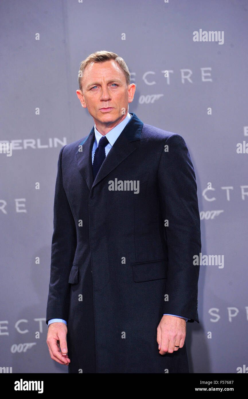 Berlin, Germany. 28th Oct, 2015. Daniel Craig arriving at the Premiere ...