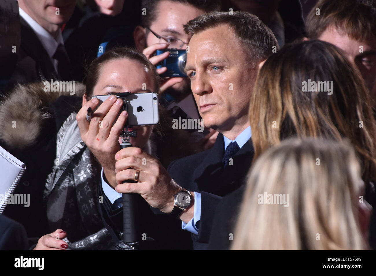 Berlin, Germany. 28th Oct, 2015. Daniel Craig arriving at the Premiere ...