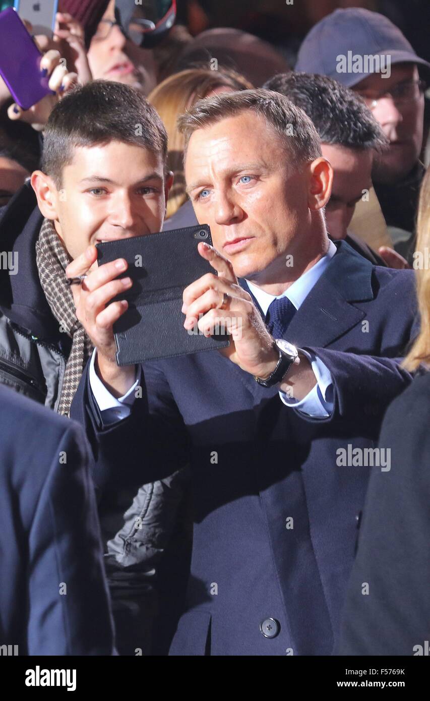 Berlin, Germany. 28th Oct, 2015. Daniel Craig arriving at the Premiere ...