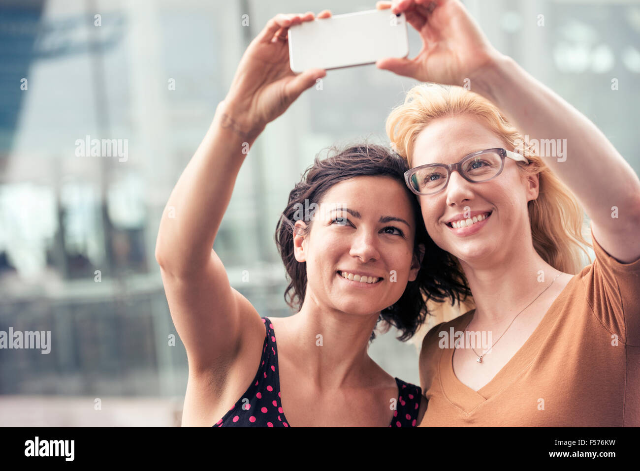 Women selfie hi-res stock photography and images - Alamy