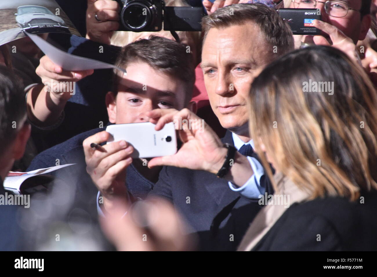 Berlin, Germany. 28th Oct, 2015. Daniel Craig arriving at the Premiere ...