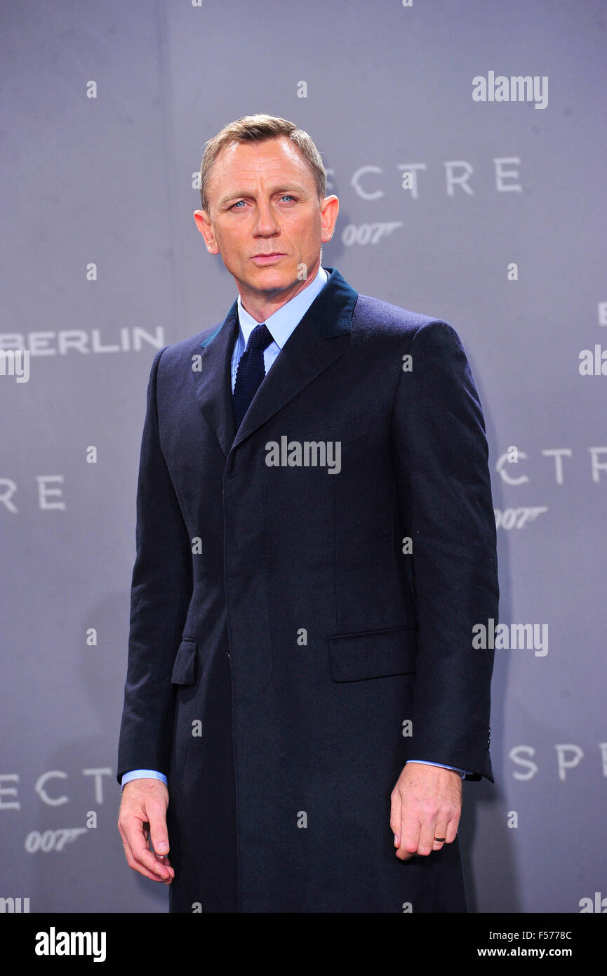 Berlin, Germany. 28th Oct, 2015. Daniel Craig arriving at the Premiere ...