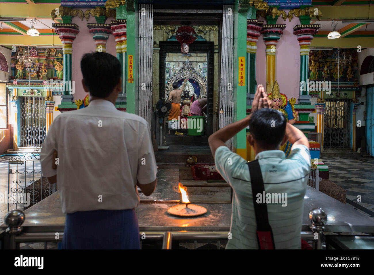 Yangon, Yangon, Myanmar. 29th Oct, 2015. Hindus perform prayers at the ...