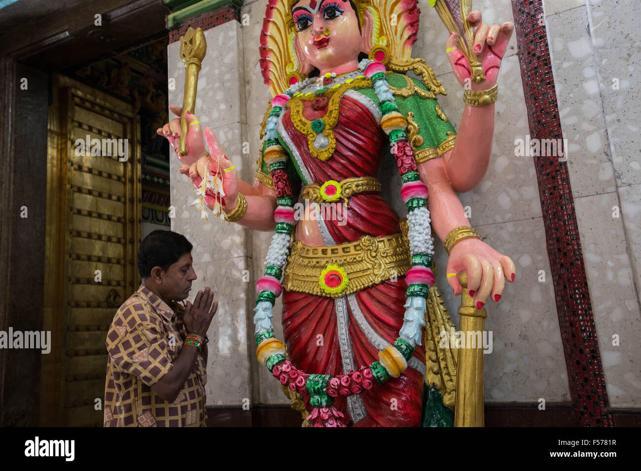 Yangon, Yangon, Myanmar. 29th Oct, 2015. Hindu perfom prayer at the Sri ...
