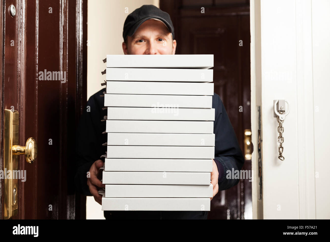 Pizza delivery man hi-res stock photography and images - Alamy