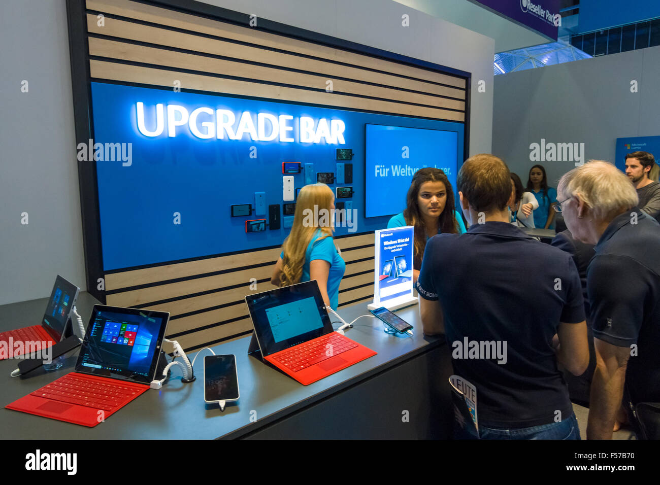 Microsoft windows 10 os hi-res stock photography and images - Alamy