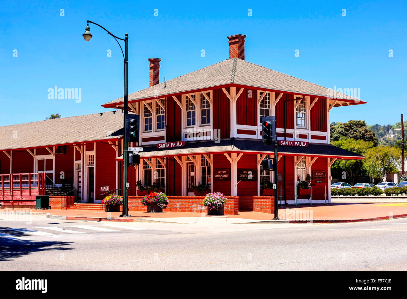 Two storey terminal building hi-res stock photography and images - Alamy