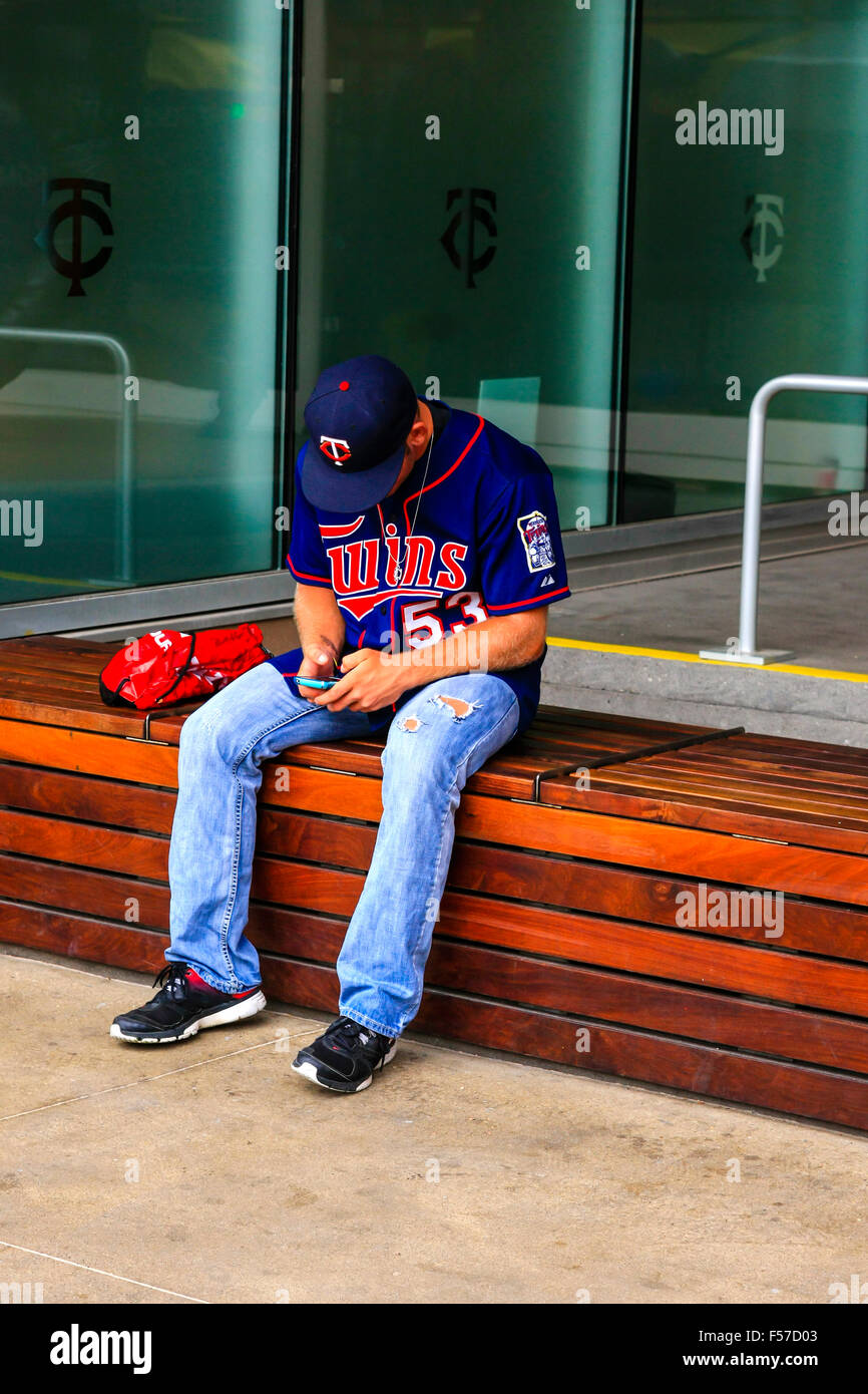 Twins baseball field hi-res stock photography and images - Alamy