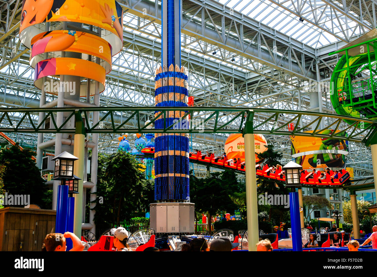 People enjoying themselves at the indoor Mall of America Amusement park ...