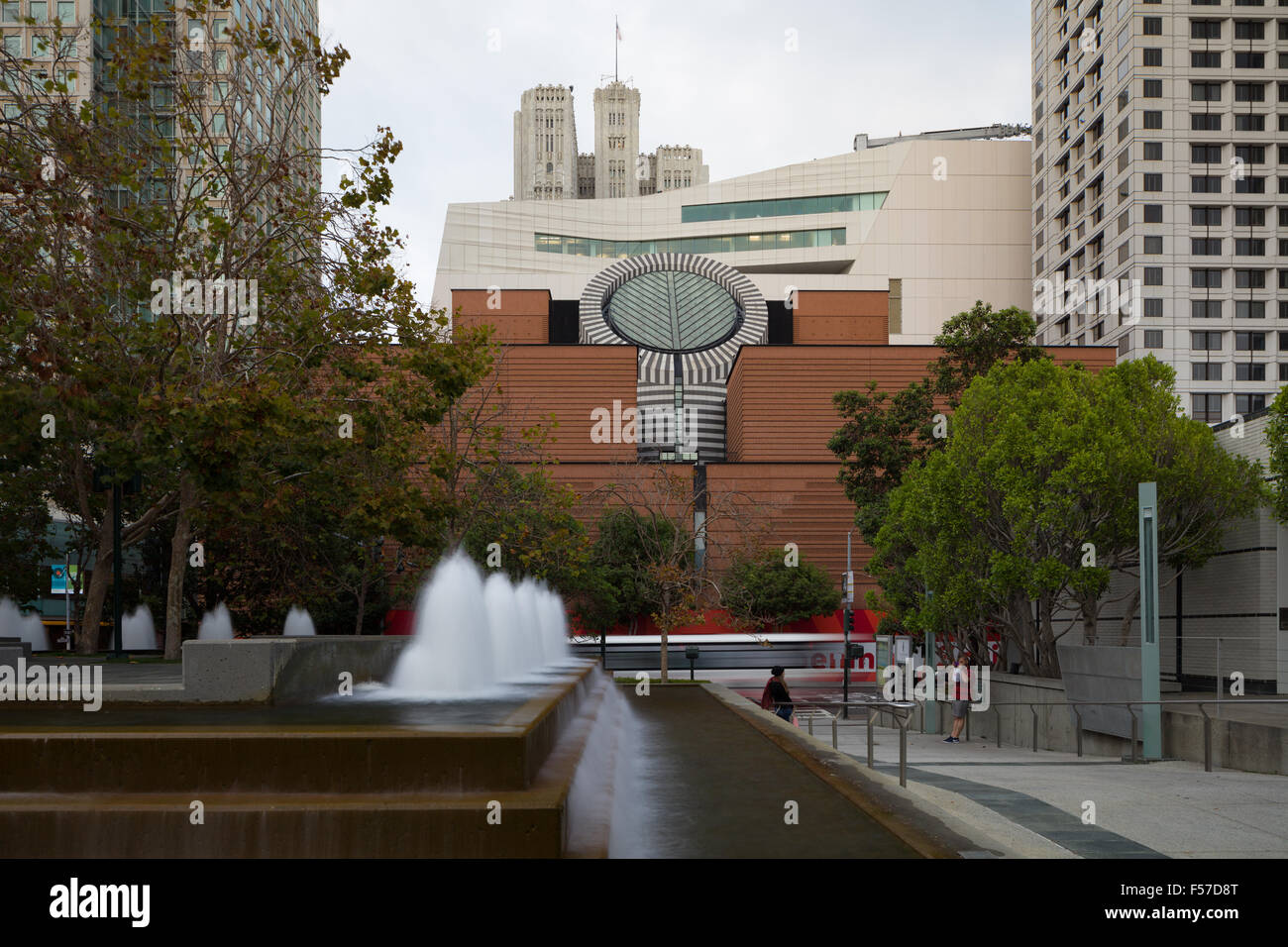 SF MOMA (Museum of Modern Art). With new Snøhetta addition Stock Photo ...