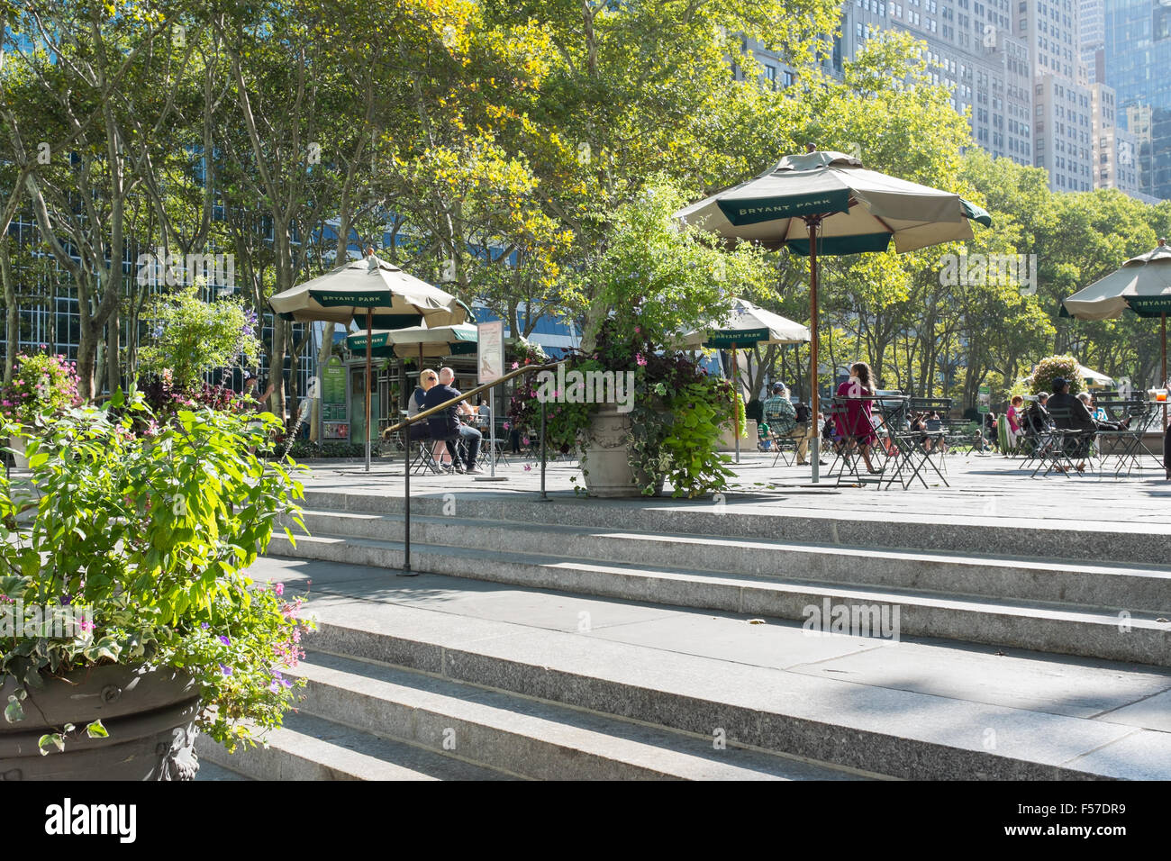 Bryant park hi-res stock photography and images - Alamy