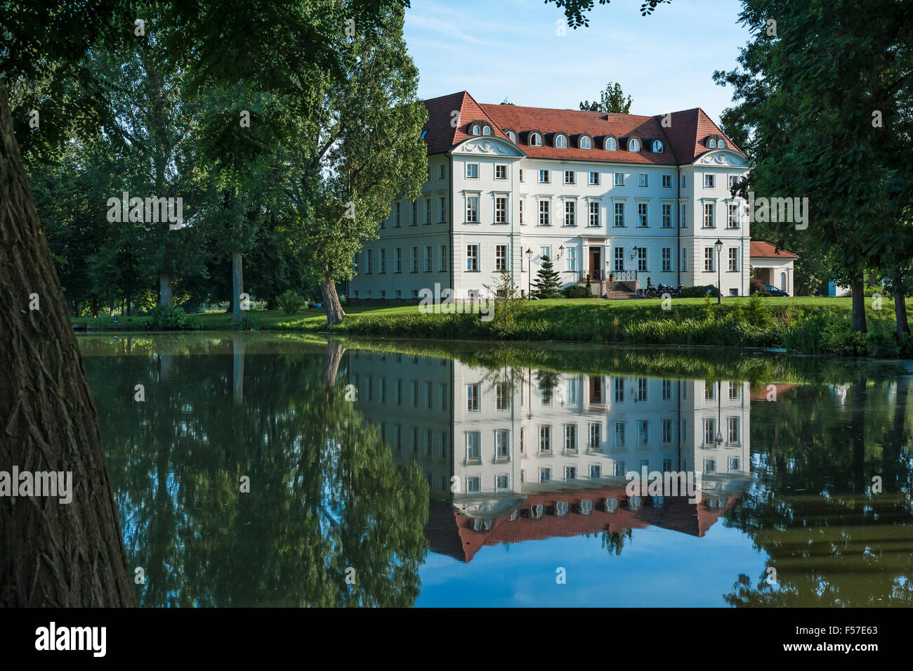 Schloss Wedendorf, built in 1679, now a hotel, fishpond in front ...