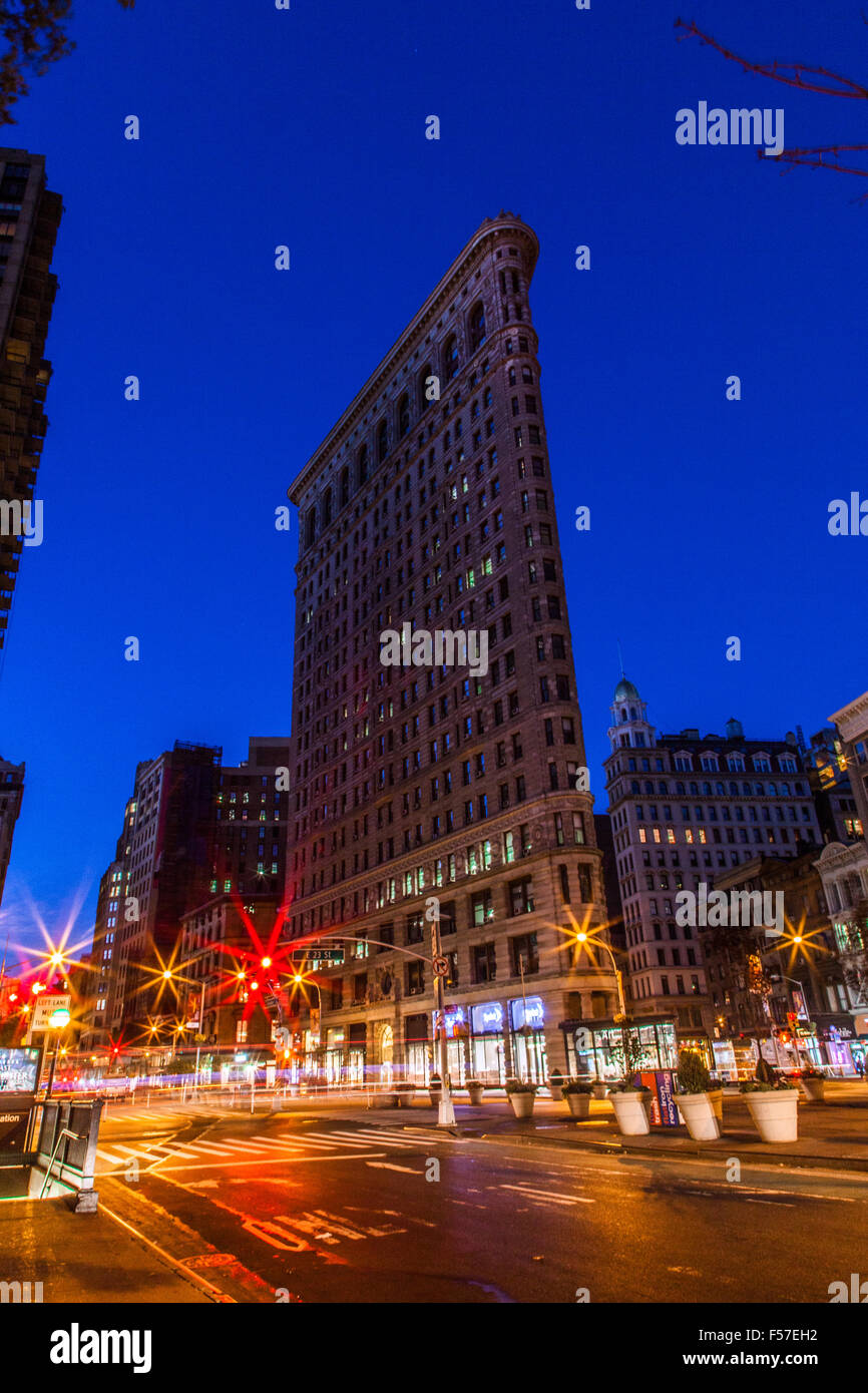 The Flatiron Building, originally the Fuller Building, Fifth Avenue ...