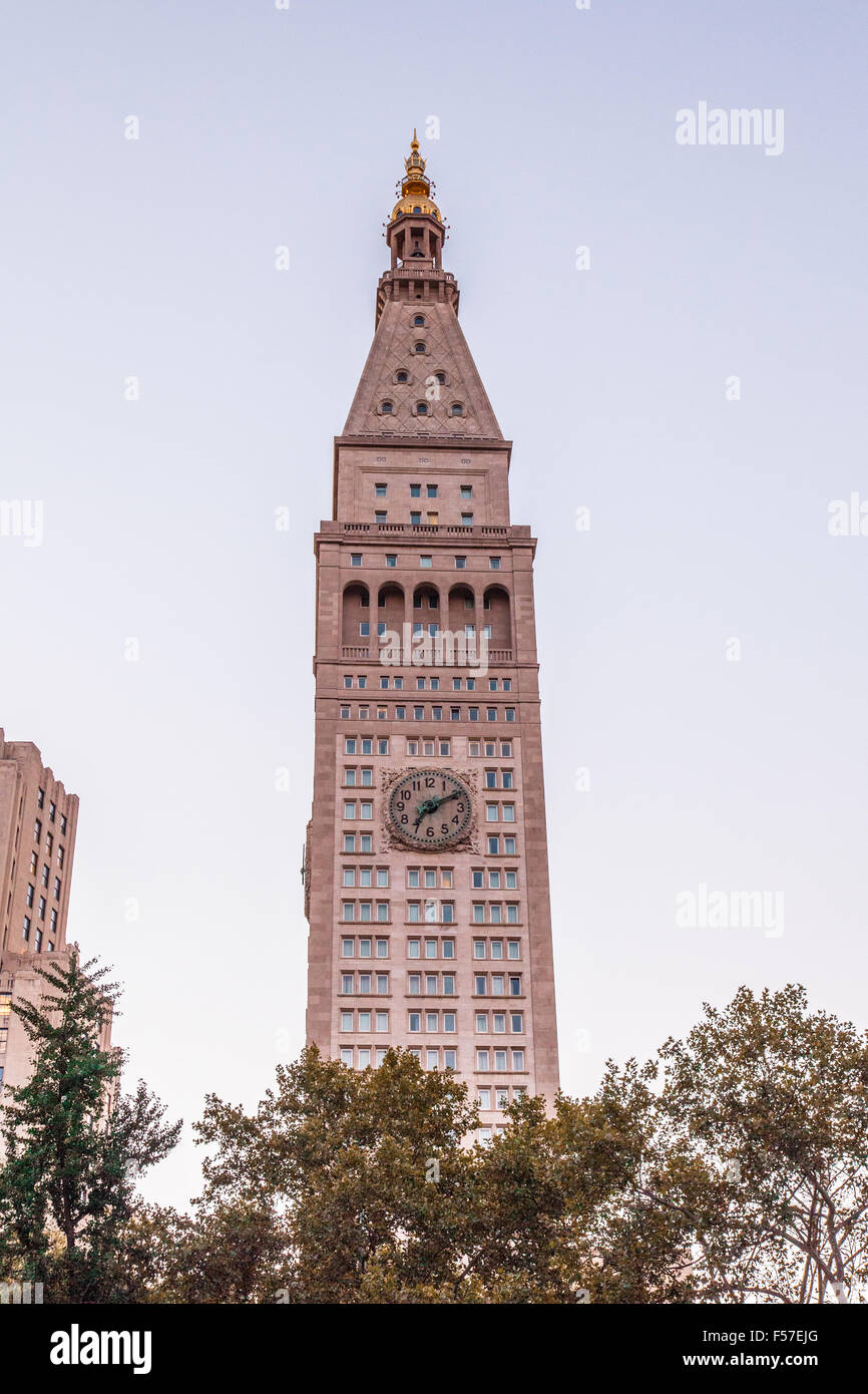Clock tower of the Metropolitan Life Insurance Company building ...