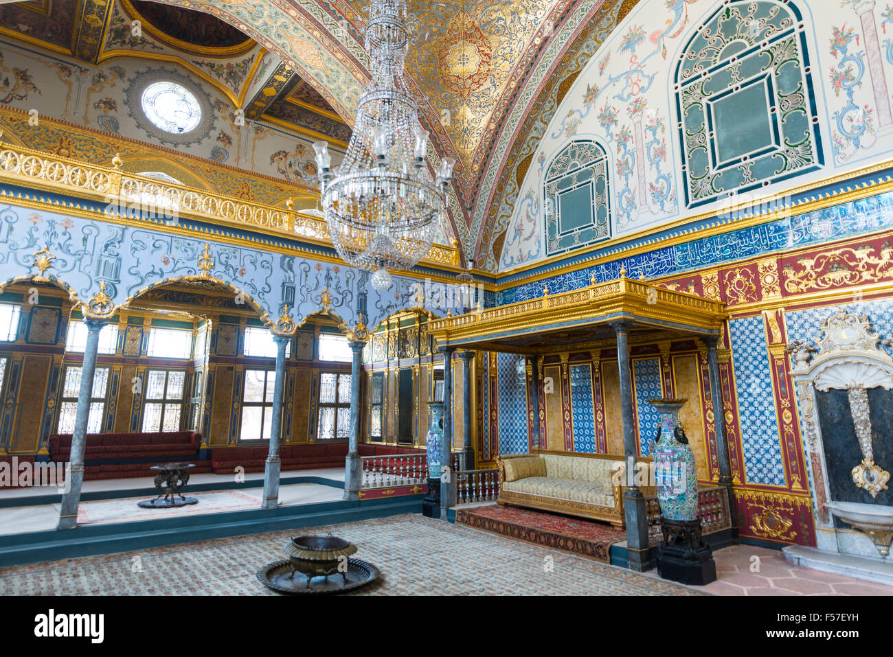 Imperial Hall, Hünkar Sofas, ceremonial room in the Topkapi Palace ...