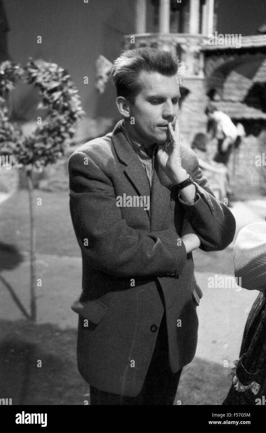 Der österreichische Regisseur Gerhard Klingenberg am Set einer ...