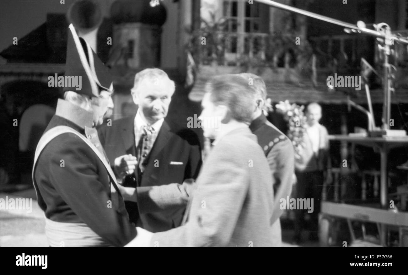 Der österreichische Regisseur Gerhard Klingenberg am Set einer ...