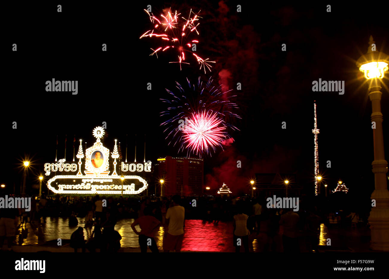 Phnom Penh, Cambodia. 29th Oct, 2015. People watch fireworks show in ...