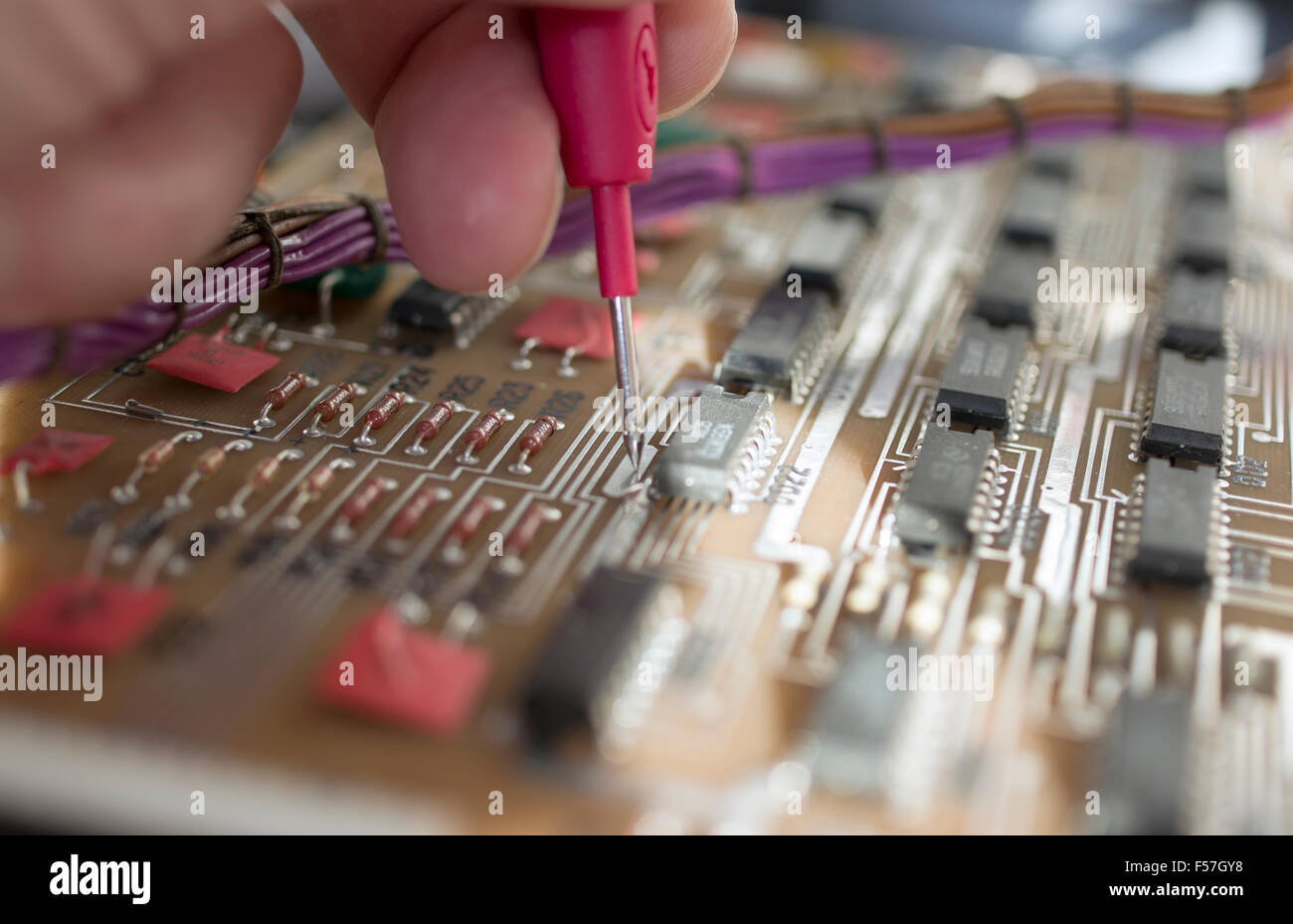 Hand holding wires hi-res stock photography and images - Alamy