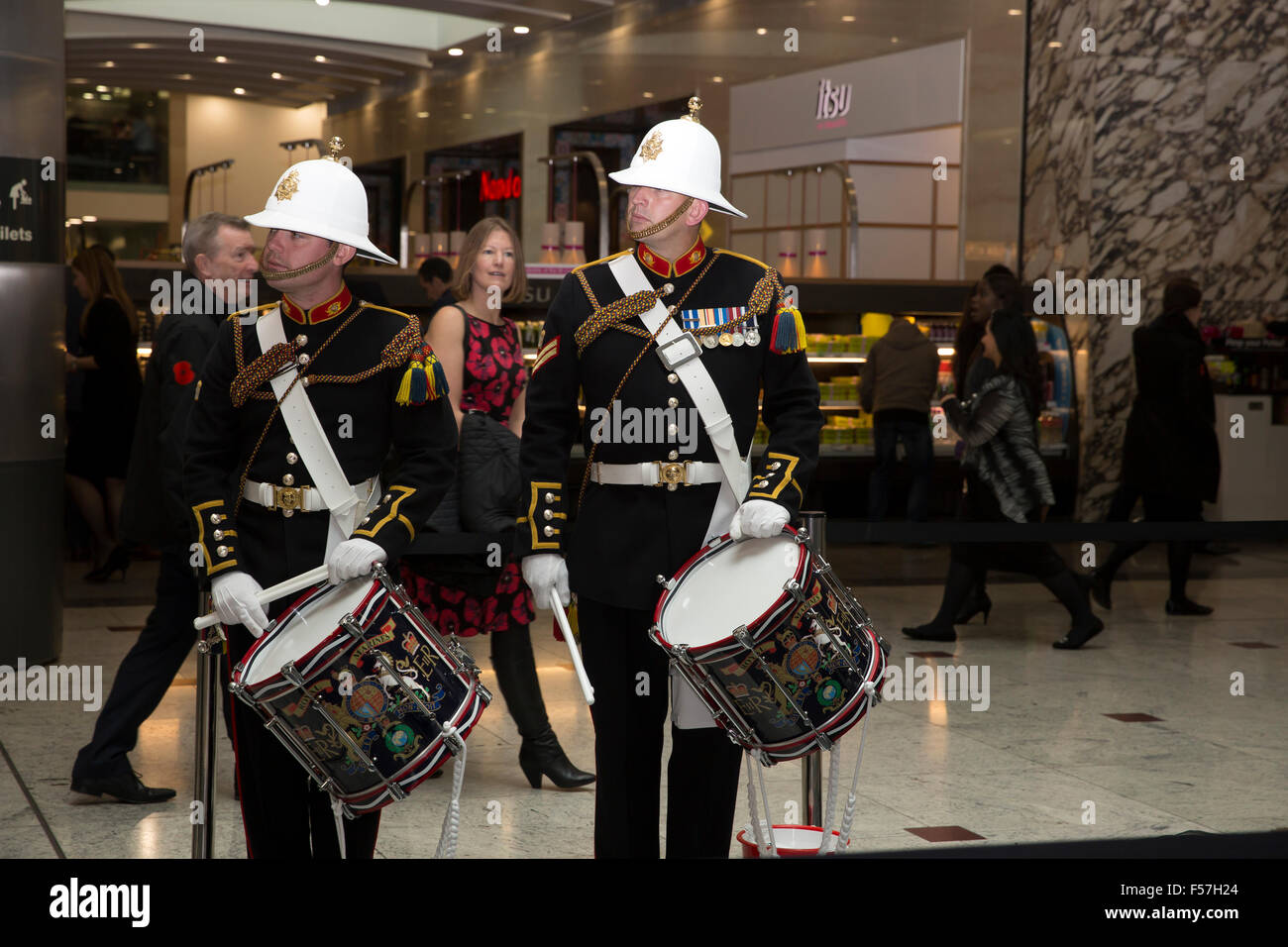 Raf drum major hi-res stock photography and images - Alamy