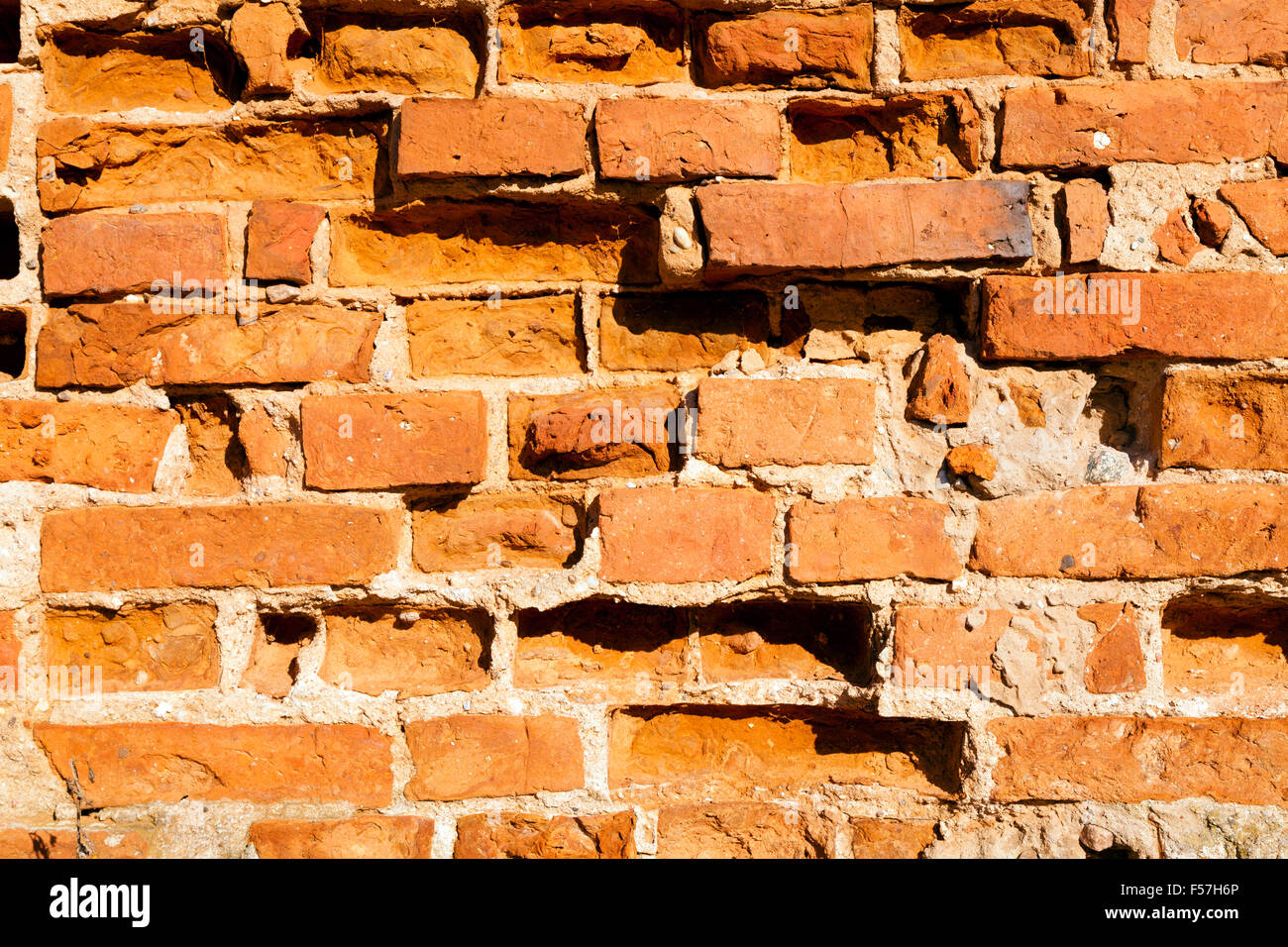 Destroyed brick wall hi-res stock photography and images - Alamy