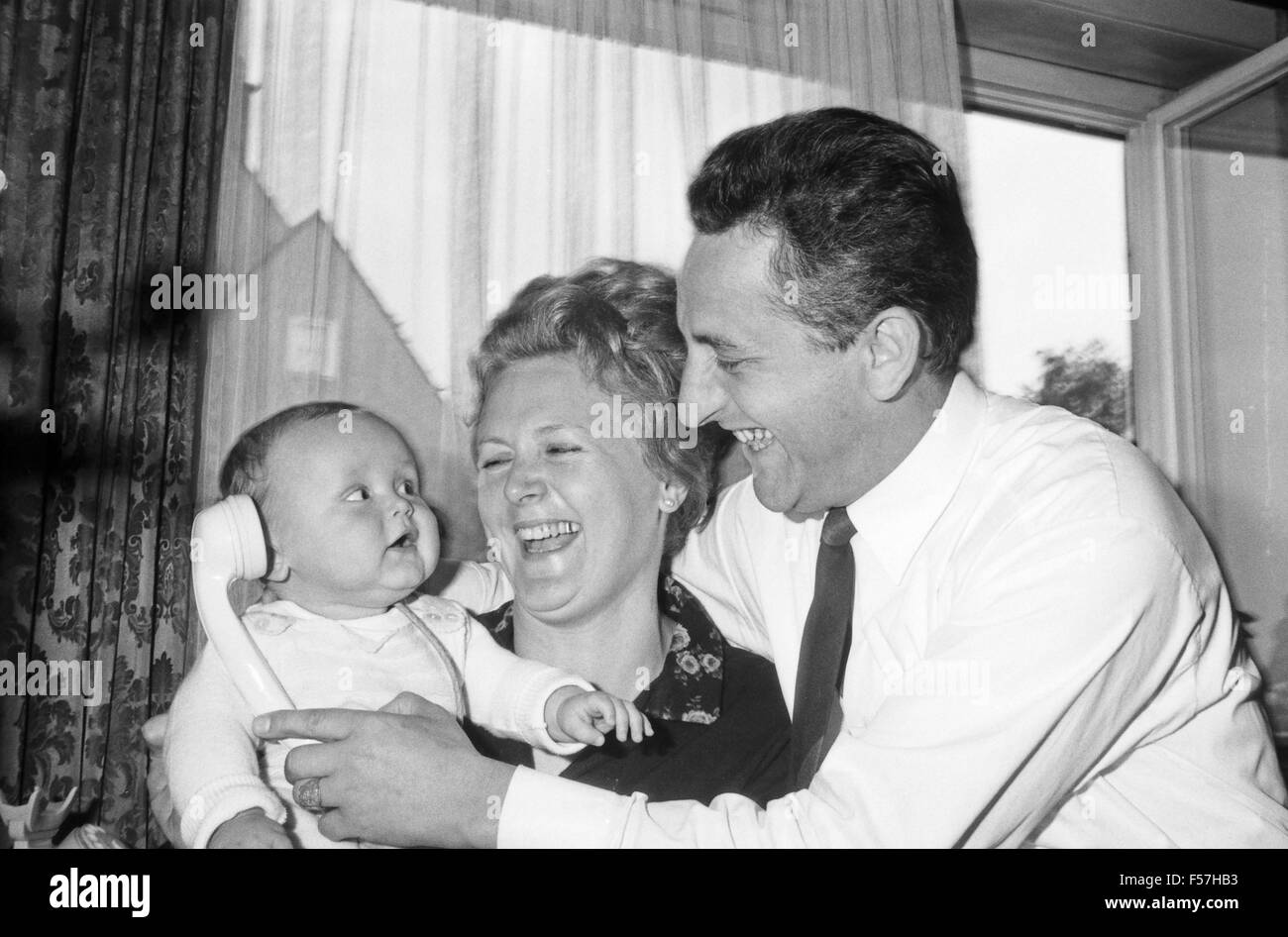 Der bayerische Volksschauspieler Maxl Graf mit Ehefrau Olga Georgine ...