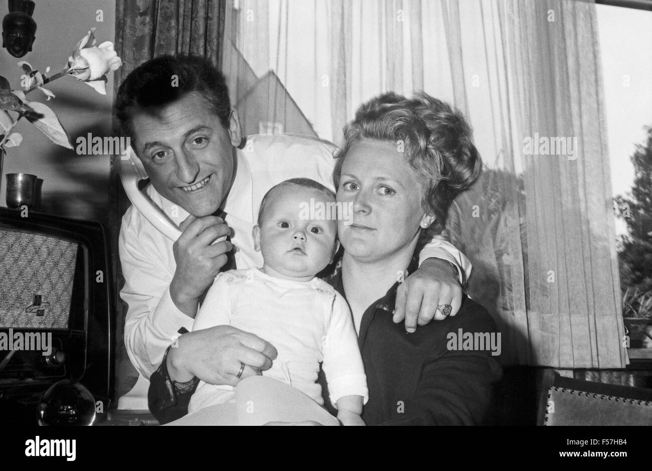 Der bayerische Volksschauspieler Maxl Graf mit Ehefrau Olga Georgine ...