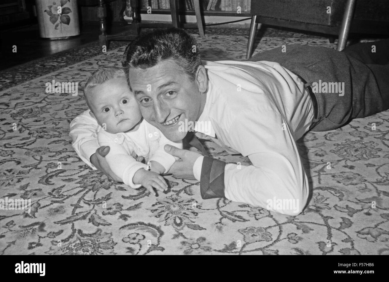 Der bayerische Volksschauspieler Maxl Graf mit Sohn Maximilian ...