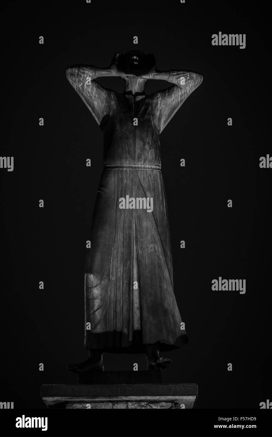 Sculpture Der Rufer (The Caller) on the 17th of June Street, author ...